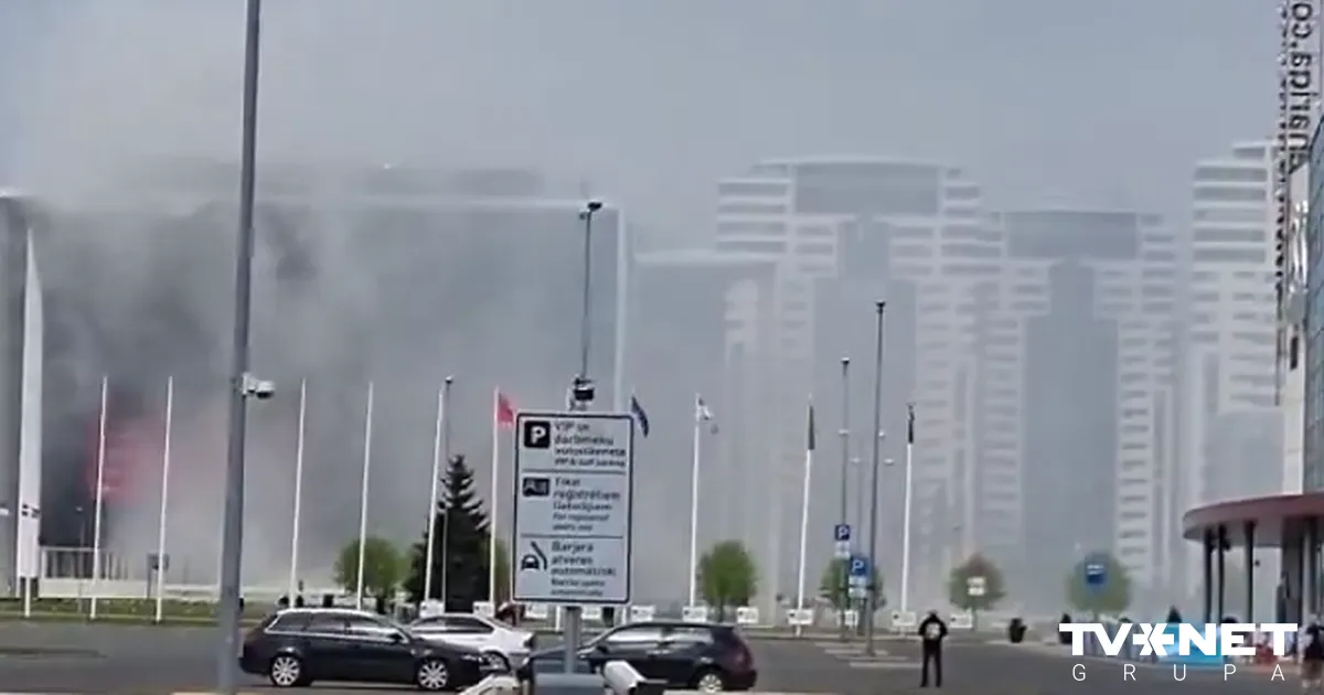 VIDEO Skanstes ielā pie "Arēnas Rīga" izcēlies ugunsgrēks