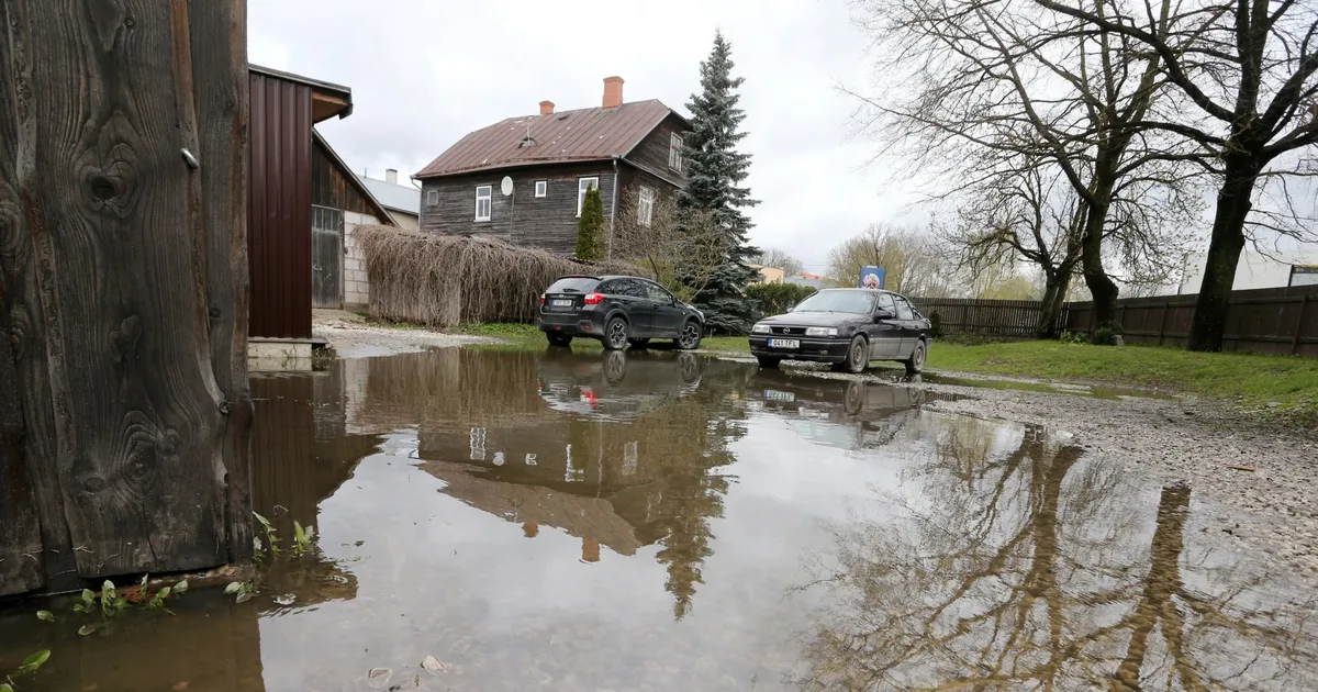 FOTOD Juudioja uputus täitis Paju tänaval õue veega