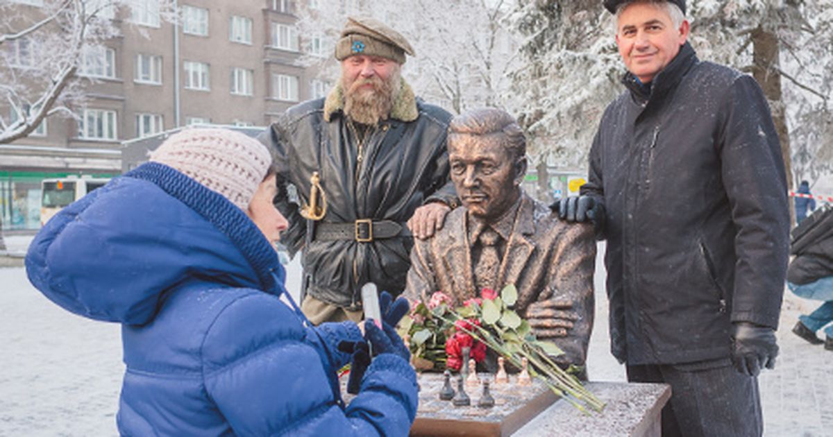 MARTIN TIKK Kuhu vaatavad Narva monumendid?