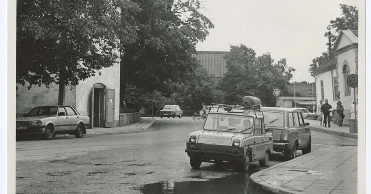 ENNE JA NÜÜD Torni ja Tallinna tänava ristmik Kuressaares