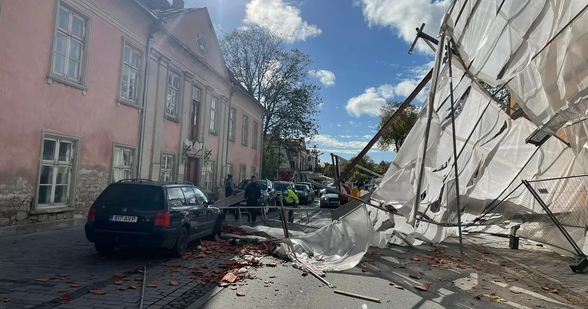 GALERII JA VIDEO Kohtumaja tellingud võtsid tuule alla ja kukkusid ...