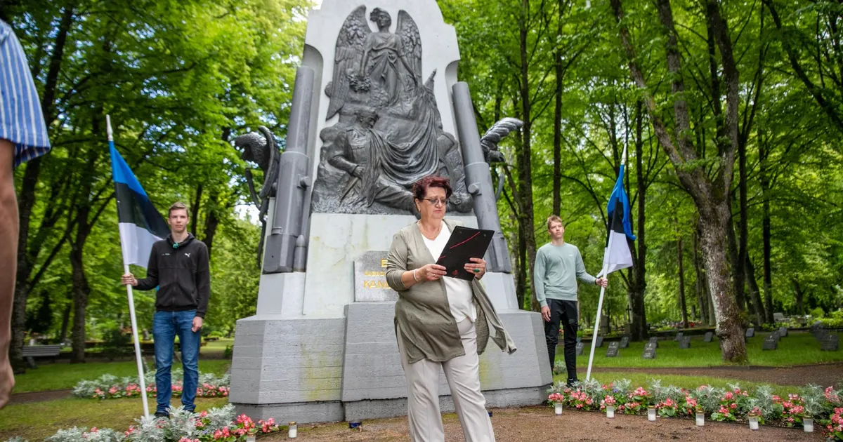 GALERII Vihma vahele mahtus tähtis sündmus Alevi kalmistul
