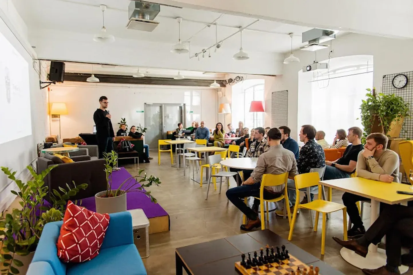 “В планах сделать это нашей традицией”: в Таллине прошел первый митап ...