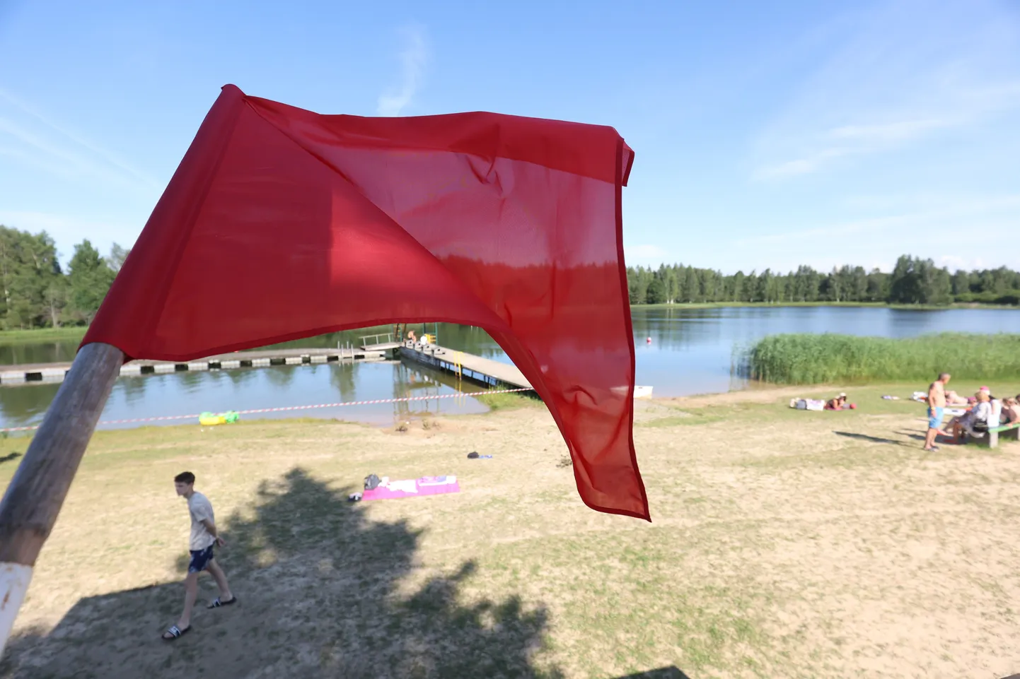 Tehisjärvel lehvib punane lipp vähemalt nädal aega