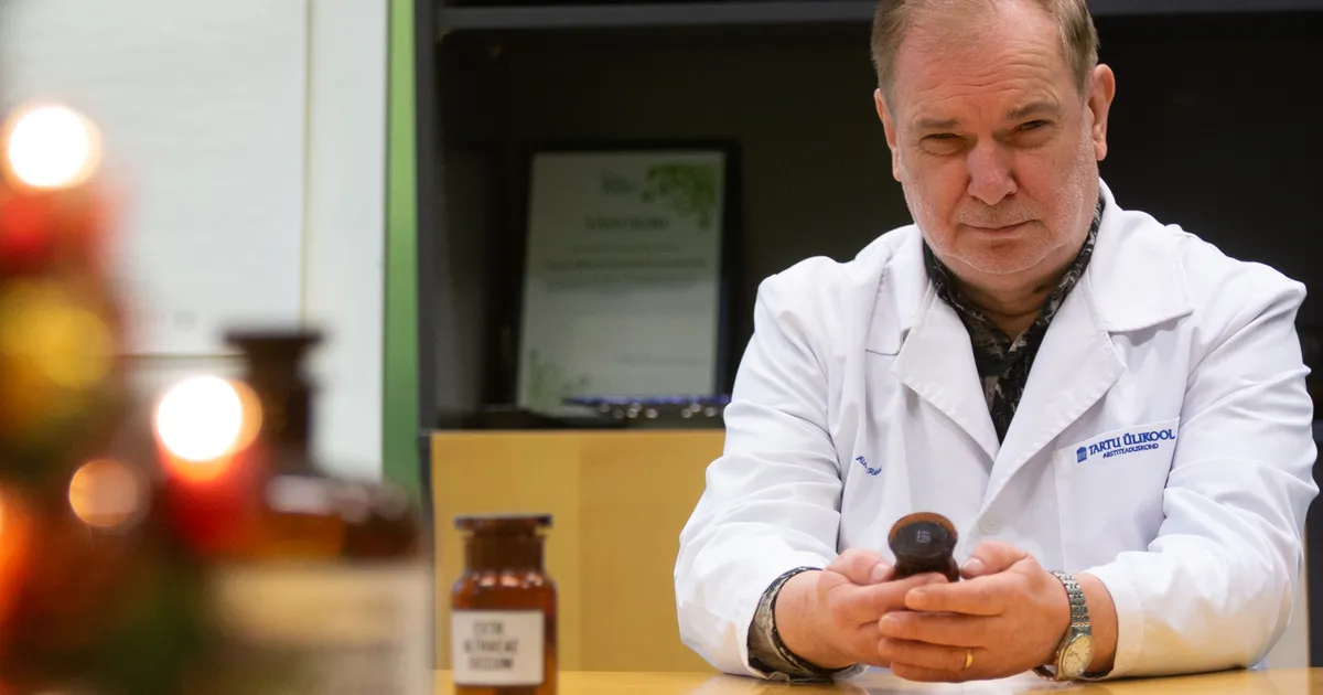 Professor Ain Raal pani raamatusse farmaatsia õpetamise ajaloo, lisades ...