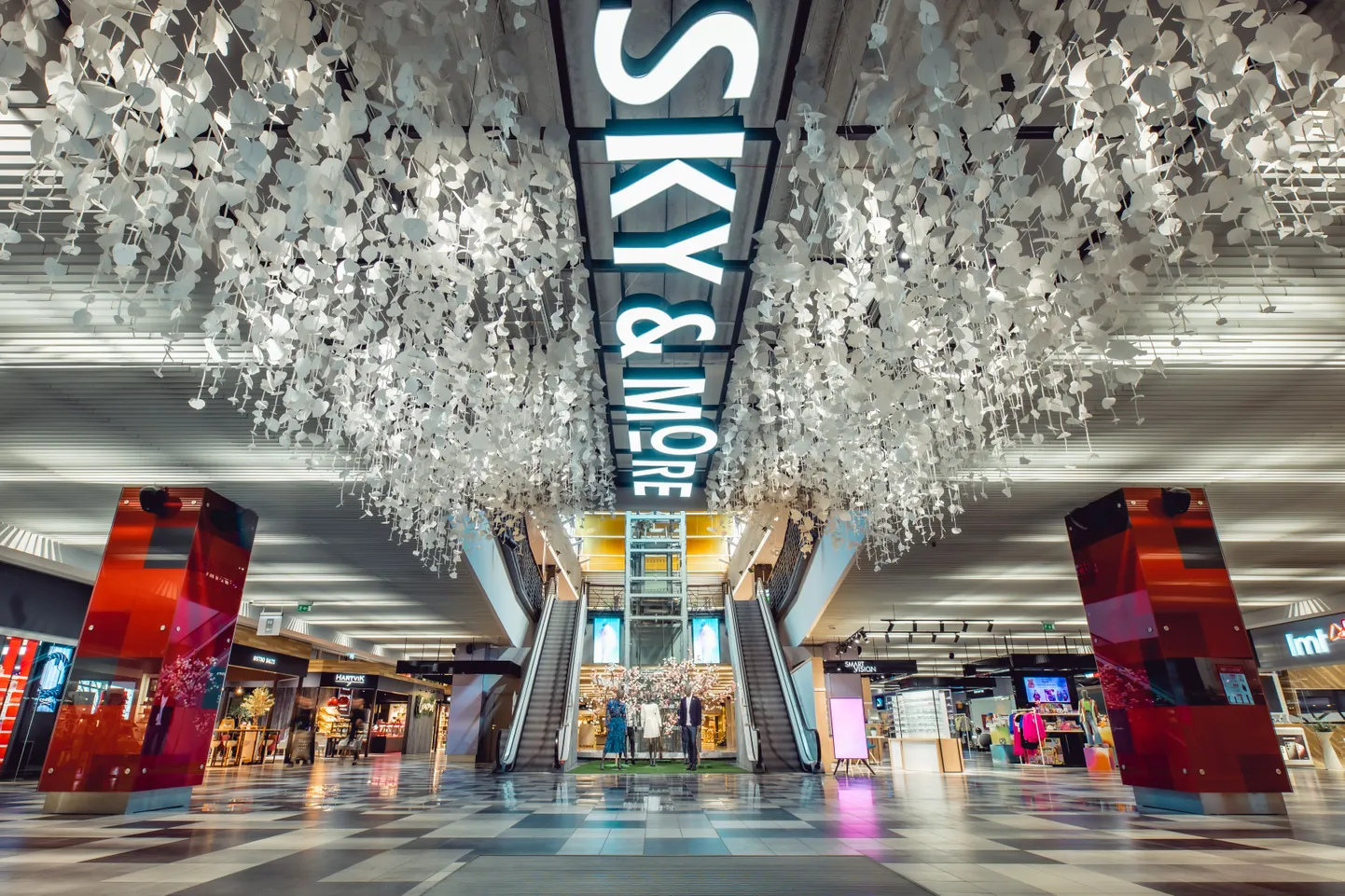 Какое будущее ждет недавно проданный торговый центр Sky&More?