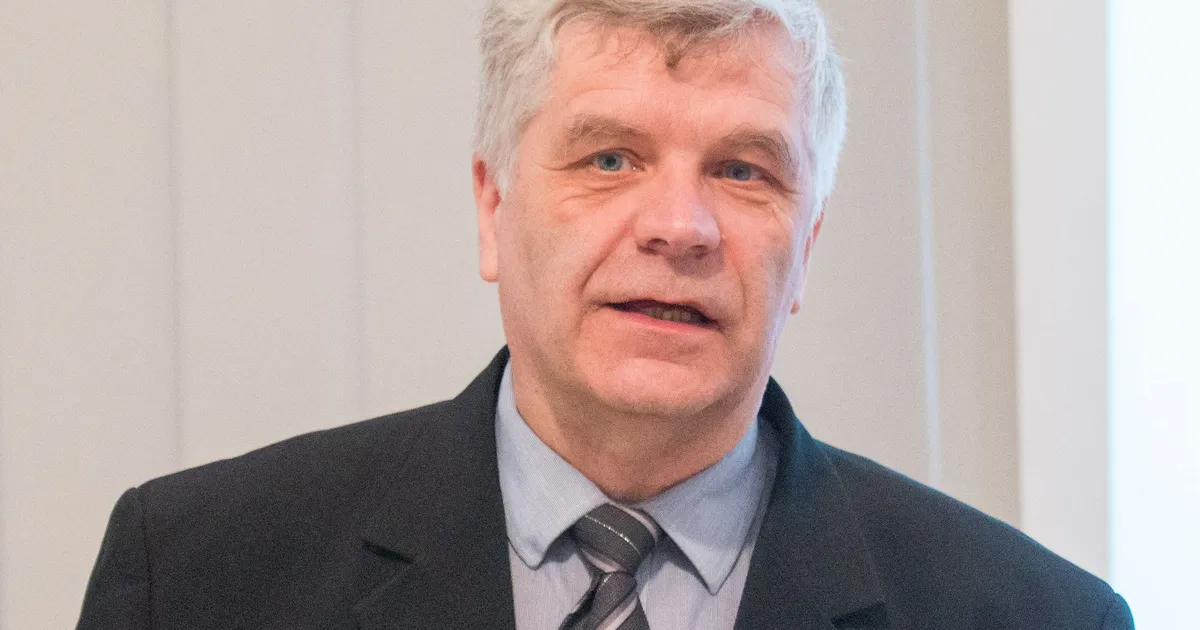 ÜKS KÜSIMUS Töötaja küsib: "Kas ehitusplatsil peab alati kiivrit kandma?"