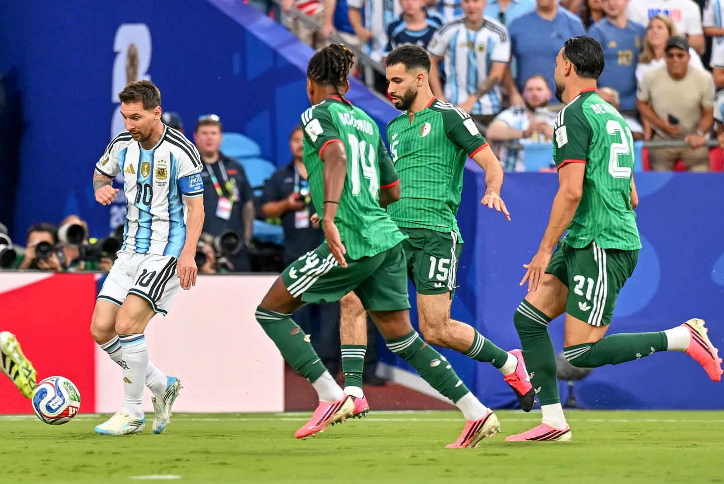 Argentina põrmustas Alžeeria, Messi tõusis MMi kõigi aegade ...