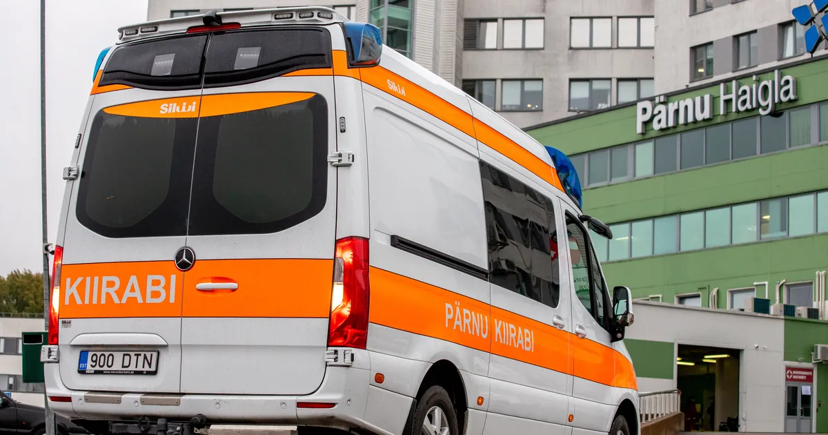 Tootsi lähistel lõppes auto teekond, rattad taeva poole