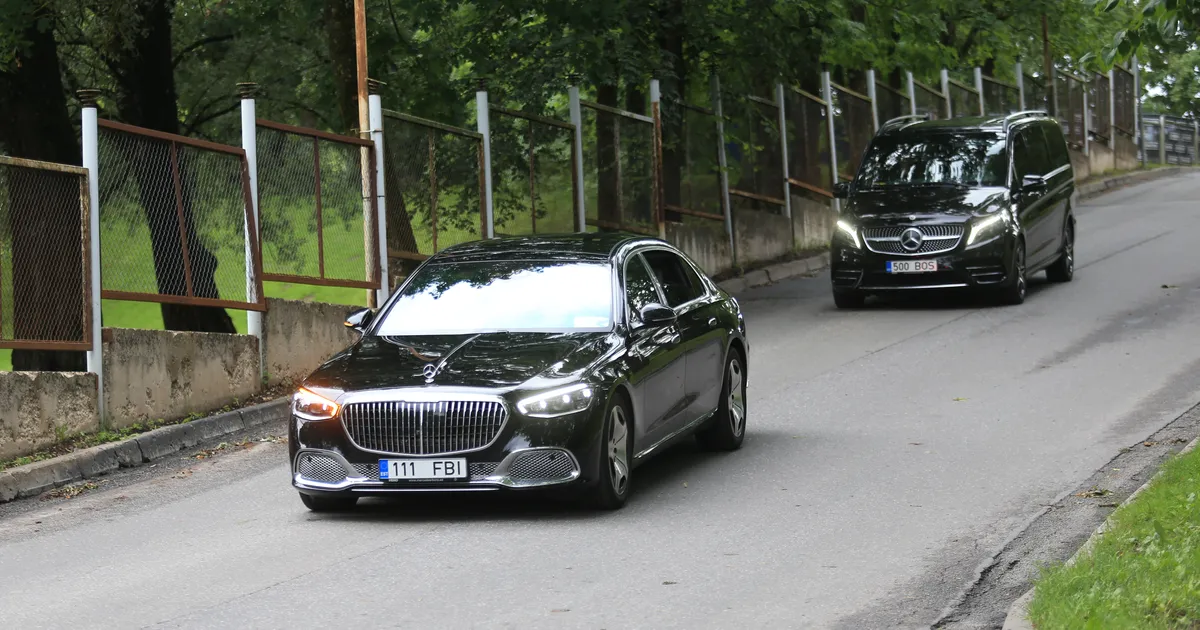 PILDID Tartu ootab lavale Bryan Adamsit, lauluväljakule saabus must Maybach