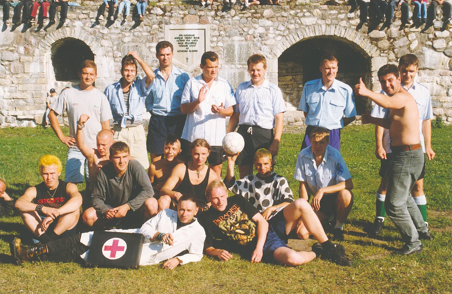 MENDID VS. PUNGID “Kurat, mis te jamate, mängime parem jalgpalli!”