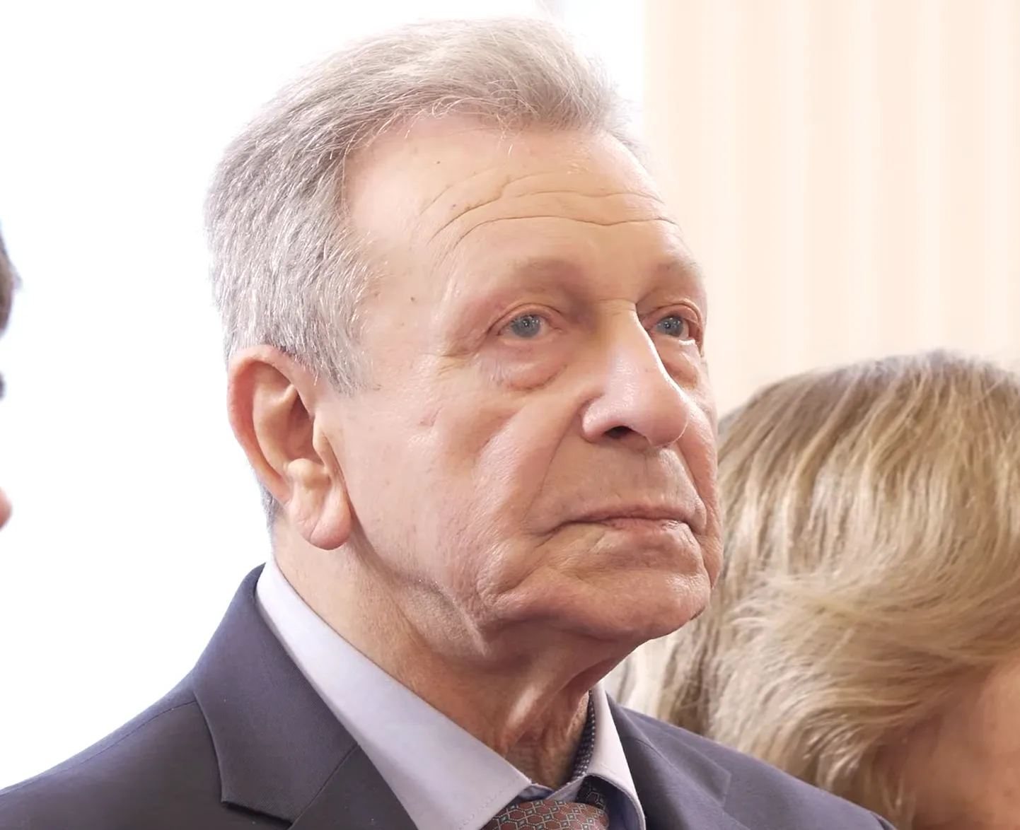 Jānis Skanis 75. jubilejā bauda brīvmākslinieka statusu un kolēģu mīlestību