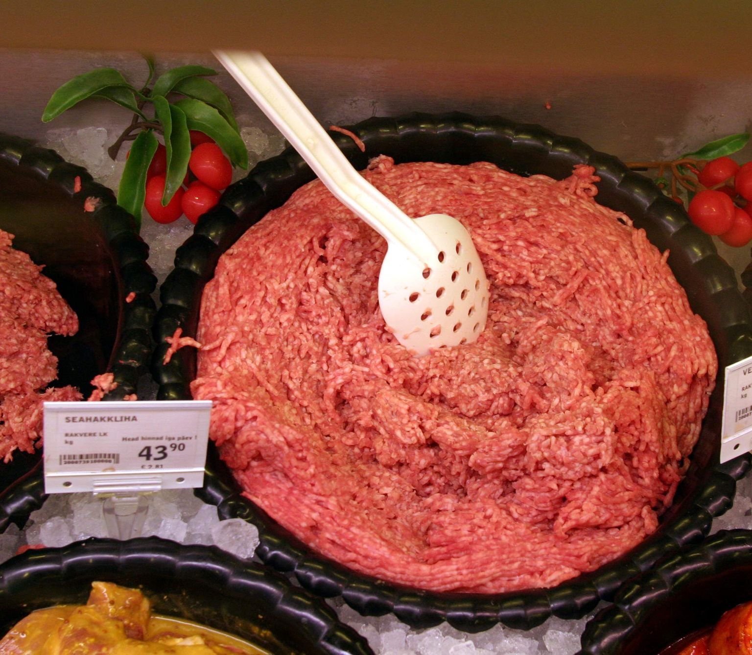 Почему фарш стоит дешевле мяса и как распознать некачественный товар?