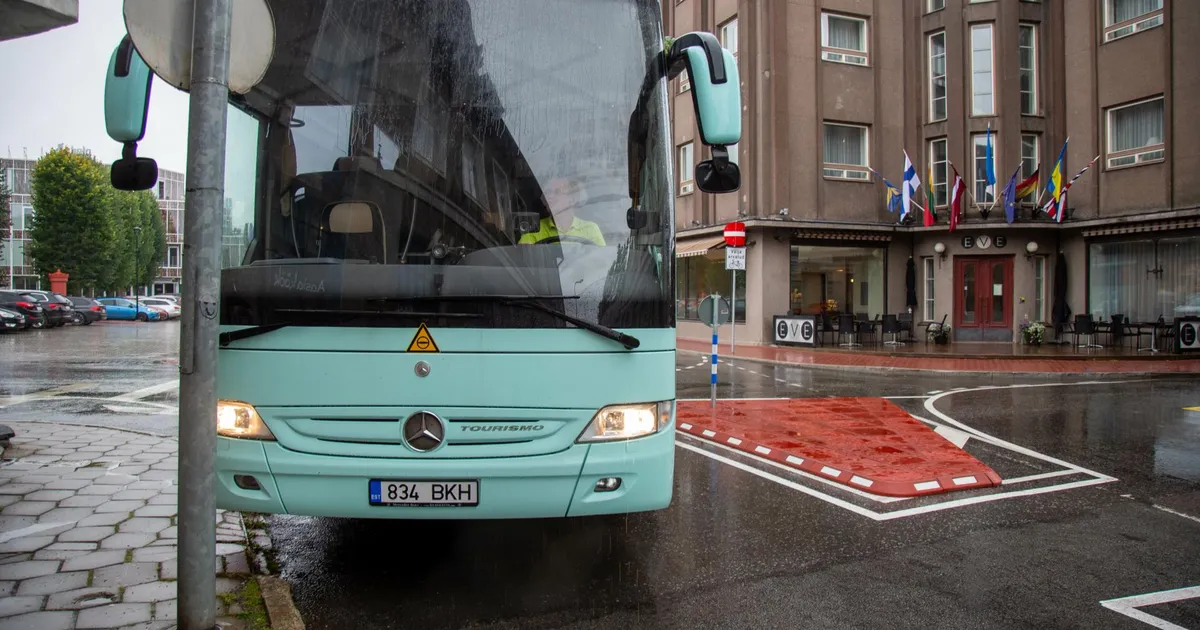 Viljandi linn surub liikluse rahustamisega suurte sõidukite juhid ...