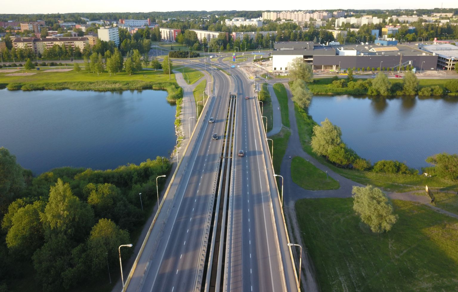Sõpruse sillal suletakse homsest üks sõidurada - Tartu Postimees