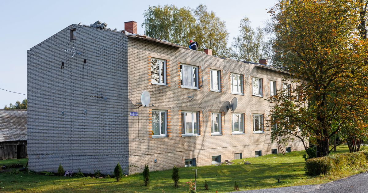 Torm lennutas katuse kaotanud korterelamult ajutise katte