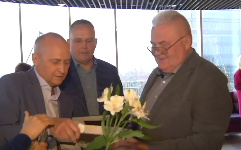 Ohhoo! Vaata, kui sarnased on telelegendiga Urmas Oti poolvennad ...